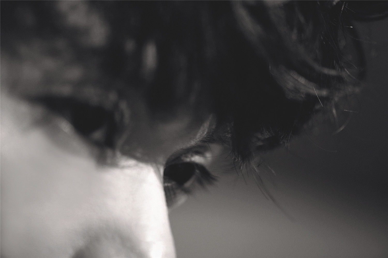 张敬轩大碟《Senses Inherited》上线 传承品味致敬偶像林忆莲_凤凰网