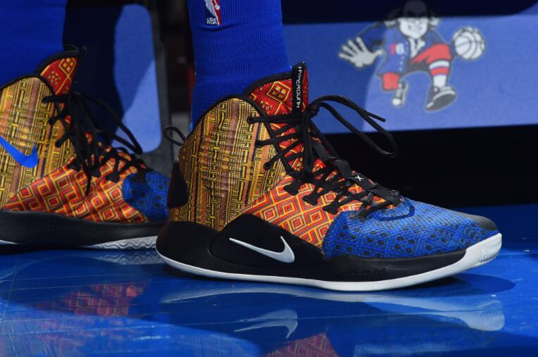 今日常规赛上脚球鞋一览：詹姆斯上脚LeBron 16_凤凰网