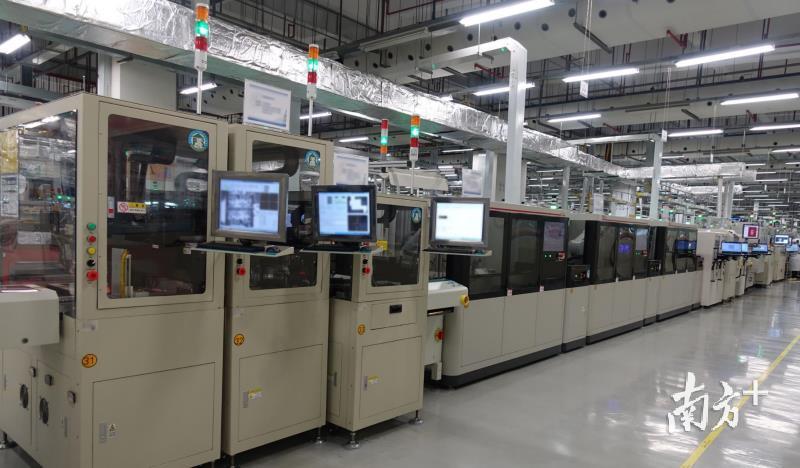 华为手机要做世界第一？看完这条生产线你就明白了_凤凰网