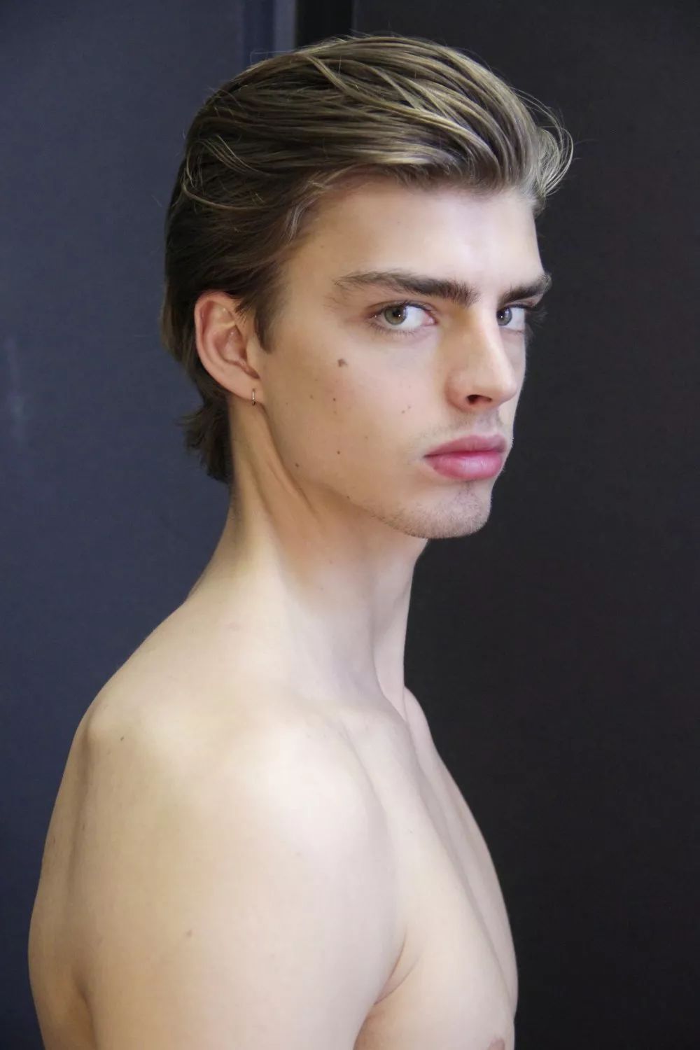 他曾是Donatella最爱的男模特，红极一时后光速过气，如今决定退出时尚圈！_凤凰网