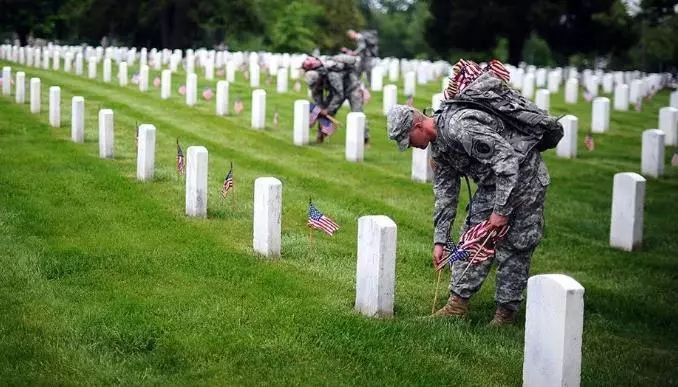 得不到所需医疗 美退伍老兵在医院当着数百人开枪自杀_凤凰网