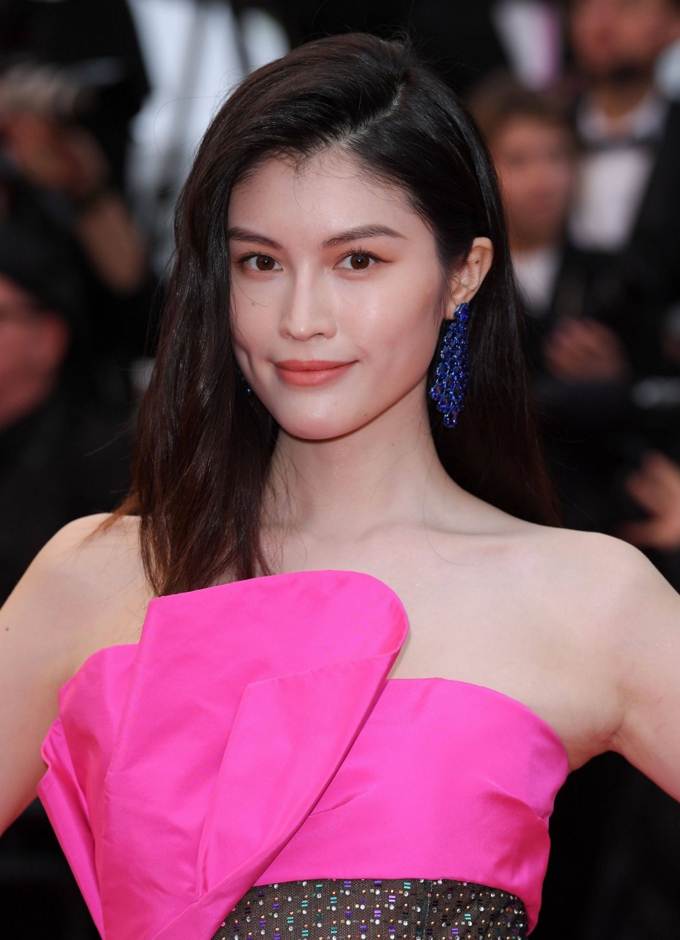 何穗在戛纳大胆尝试，身穿透视装亮相红毯!__凤凰网