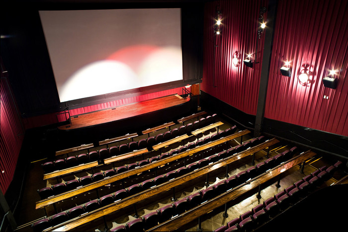 TCL牵手IMAX打造家庭版巨屏影院 足不出户也能看大片__凤凰网