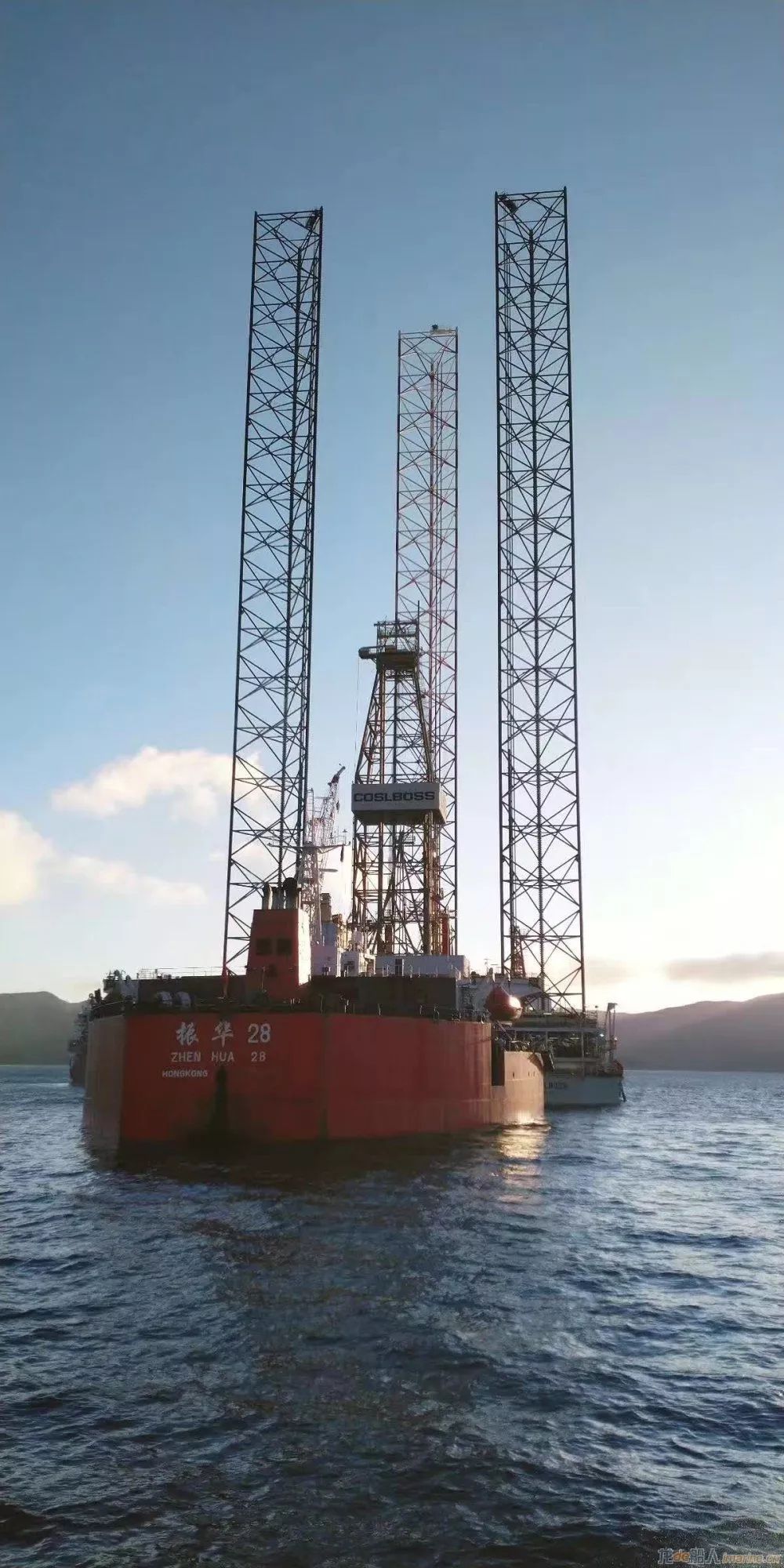 【图鉴】”振华28”在新西兰半潜装载平台__凤凰网