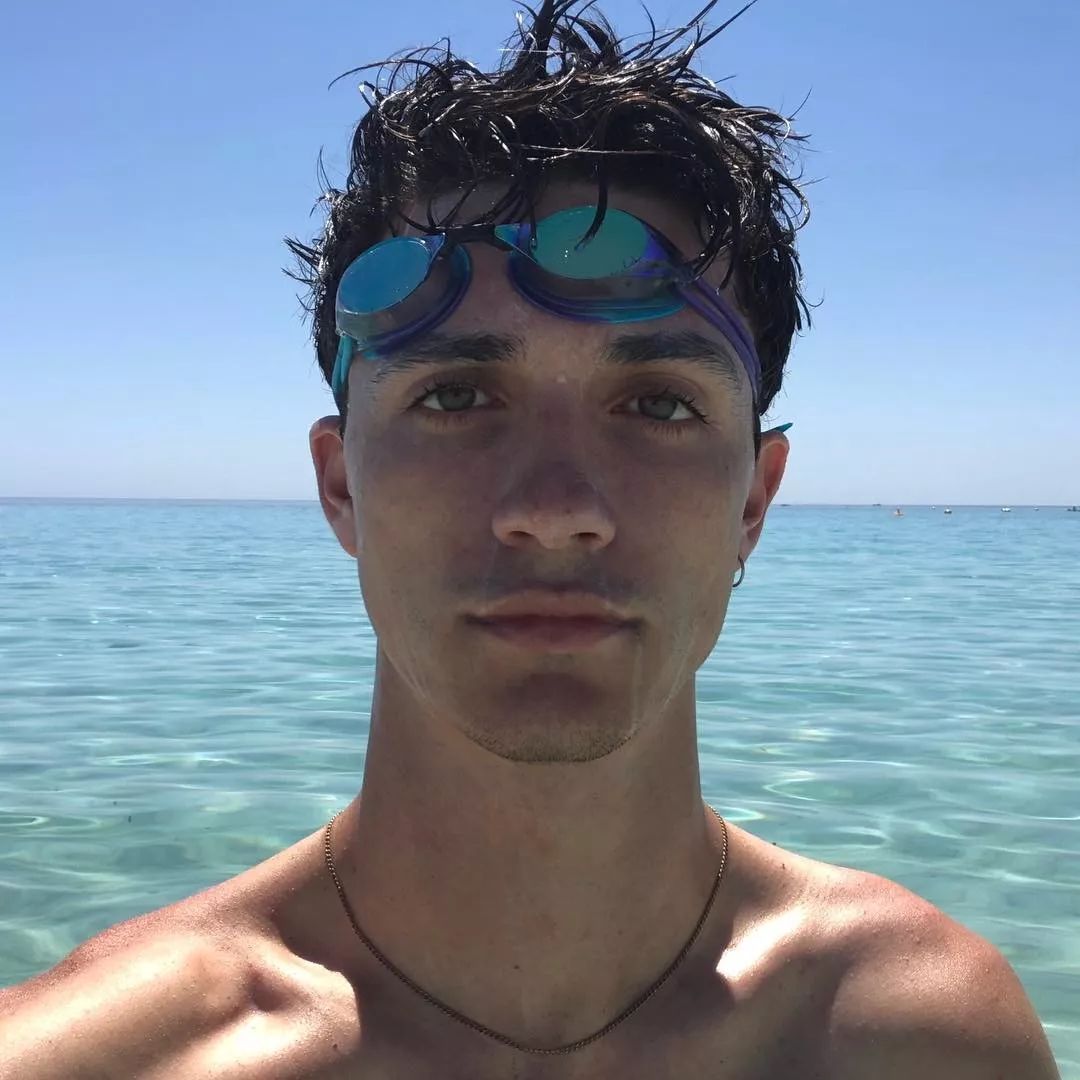 戳爷男友Jacob Bixenman获得首支广告代言！_凤凰网