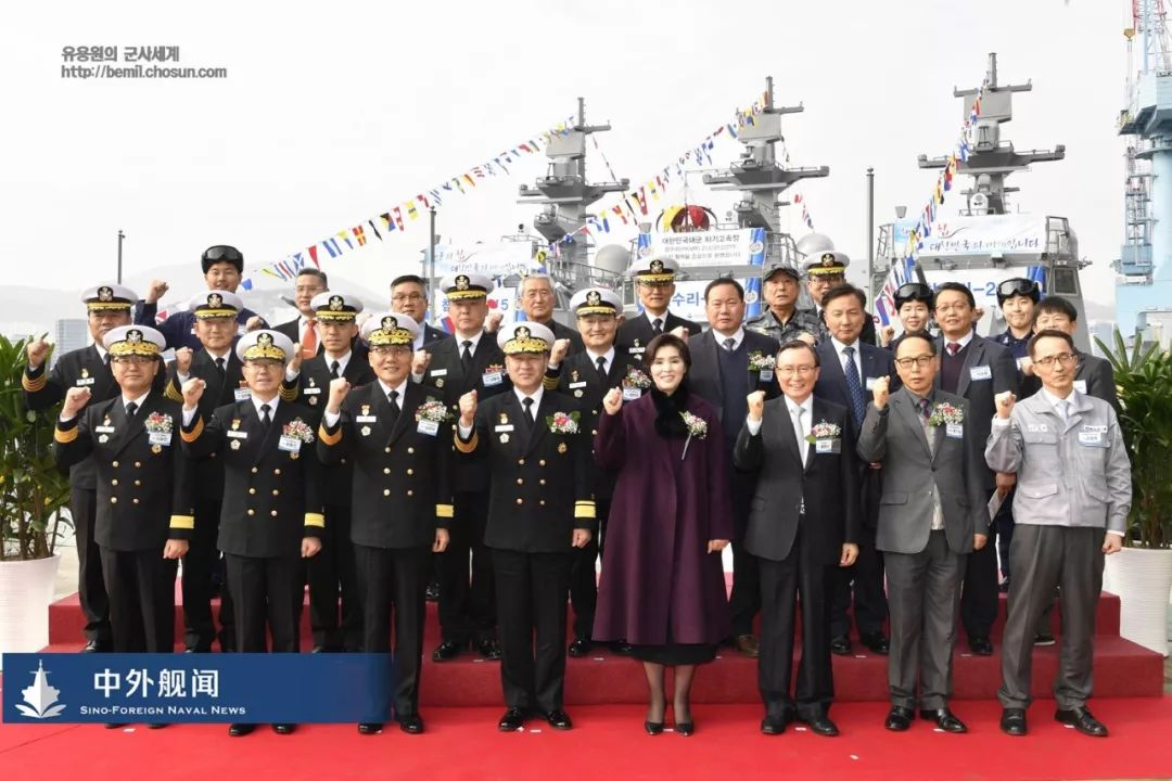 韩国海军第一批猎杀火箭巡逻艇完工_凤凰网