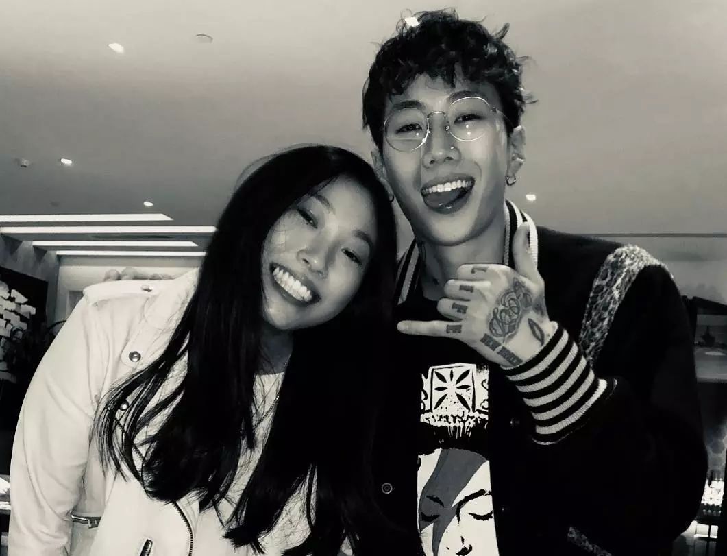 亚裔女rapper也很凶：老娘开卡罗拉一样爆了你的狗头__凤凰网