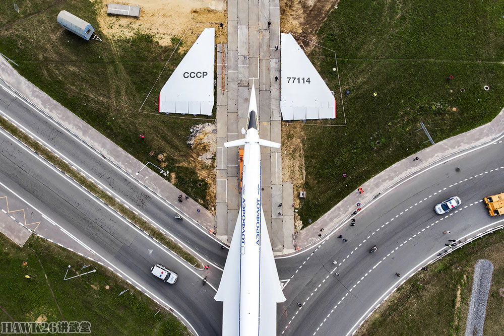 图-144飞行实验室被拖上公路 即将成为“战斗民族”新纪念碑_凤凰网