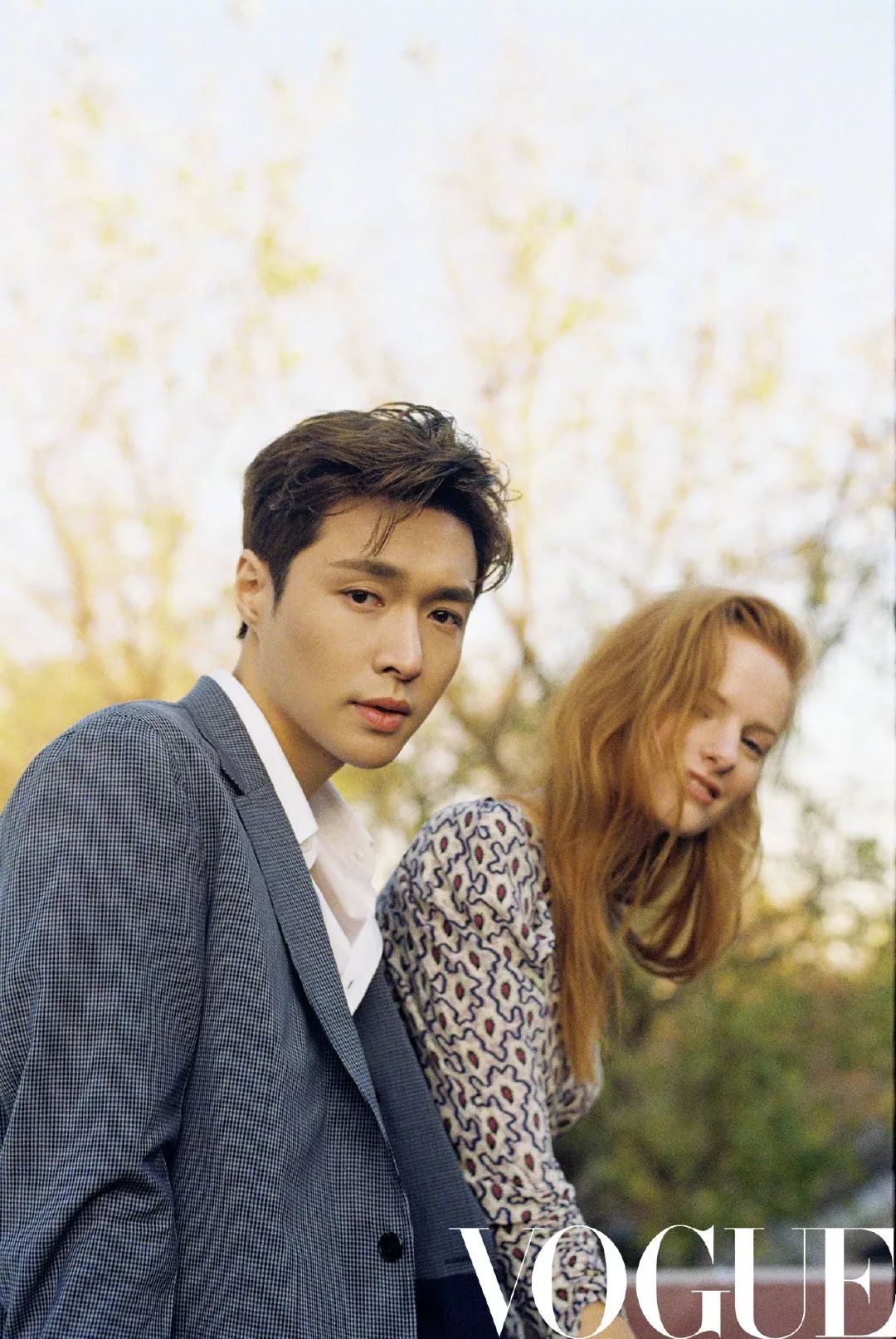 张艺兴携手美国新人模特Tatum Marchetti登上Vogue新年特刊封面_凤凰网