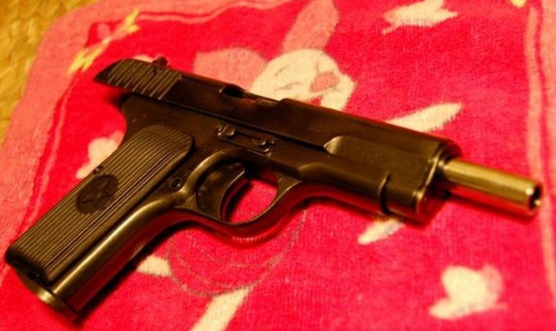 解放军第一次大批量装备的手枪，国产54式手枪有什么优缺点？__凤凰网