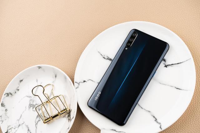 iQOO高清图赏：将颜值和性能同时推向高峰的手机__凤凰网