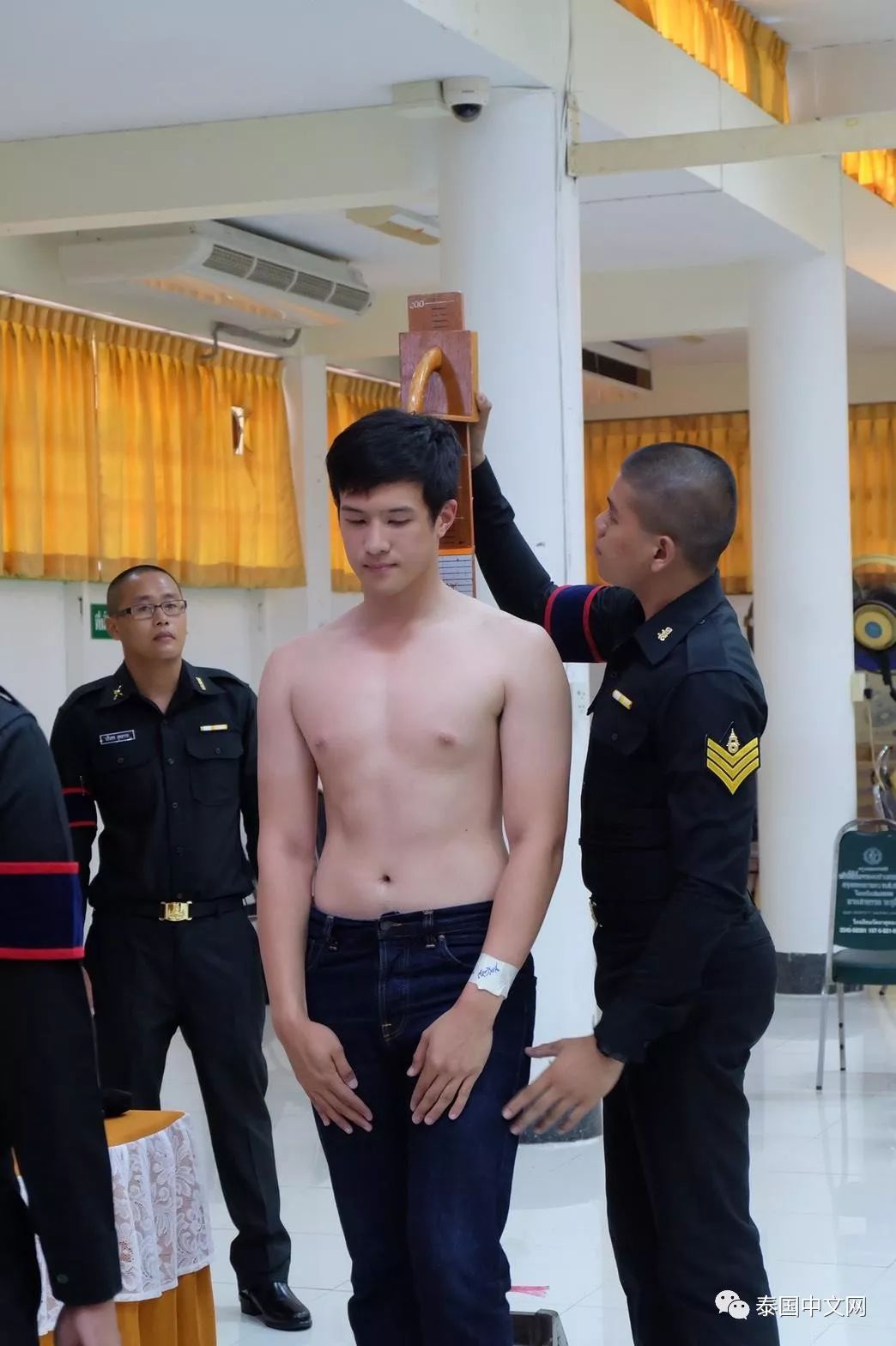 James Ma现身征兵，脱掉衣服尽显好身材__凤凰网
