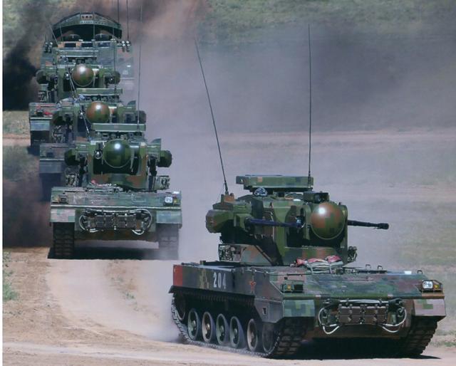 解放军或装备新型35毫米自行高炮？大八轮战车家族再添新成员_凤凰网军事_凤凰网