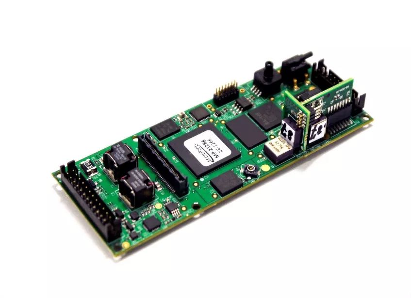 全球领先专业级飞控商MicroPilot 即将亮相巴黎航展__凤凰网