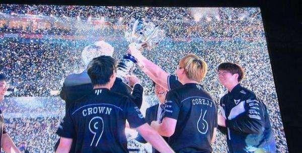 S7冠军辅助CoreJJ定位黑铁段位，自嘲：黑铁最强辅助_凤凰网