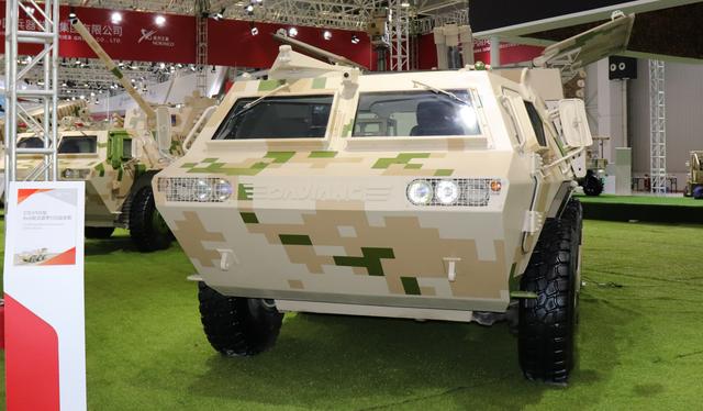 别看这装甲车个头小，功能却不少，甚至还能装火箭炮对付冰雹天气__凤凰网