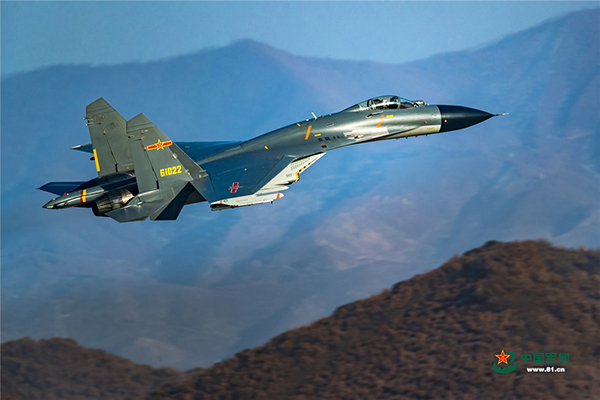 讲武谈兵｜四代机“称霸一方”的当下，中国三代战机如何改进__凤凰网