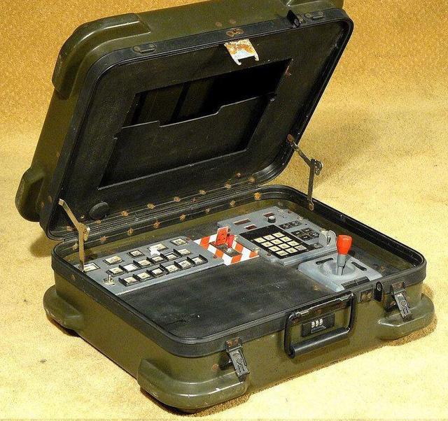 核潜艇被击毁后核弹会不会爆炸？美国曾帮苏联打捞过_凤凰网